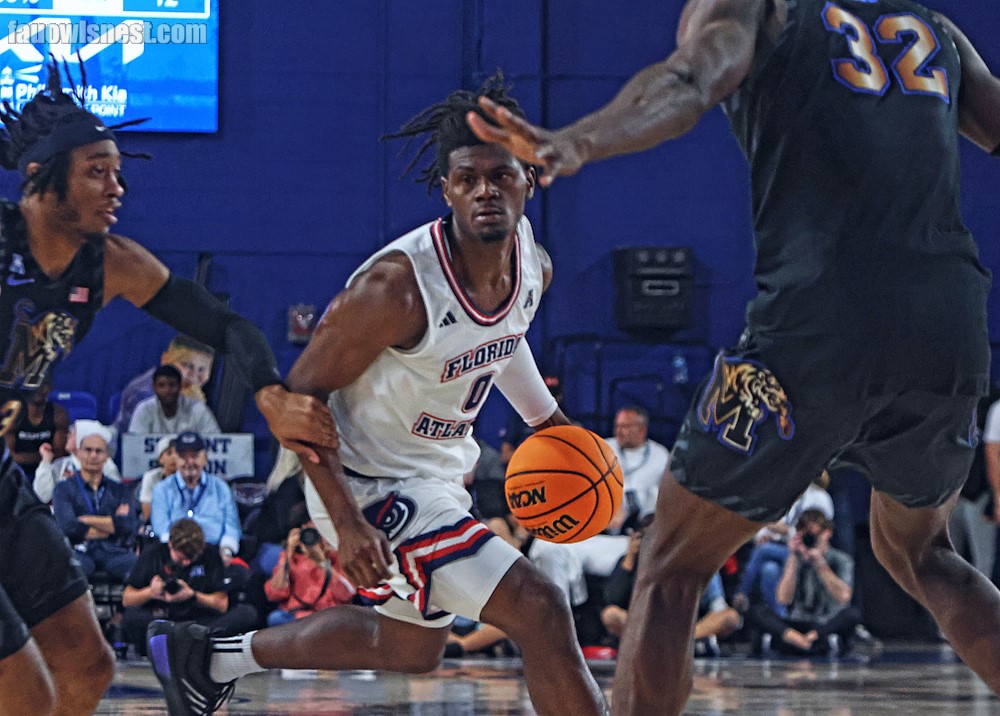 FAU vs ECU- Live updates and analysis